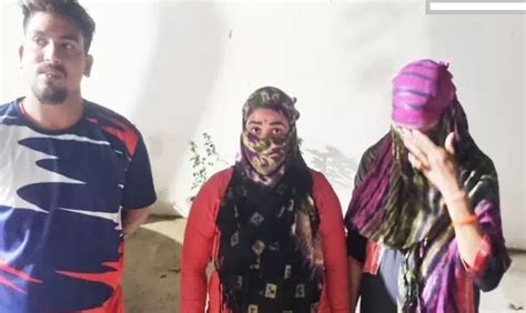 Cg Sex रैकेट ब्रेकिंग मकान मालिक अपने ही घर में चला रहा था देह व्यापर