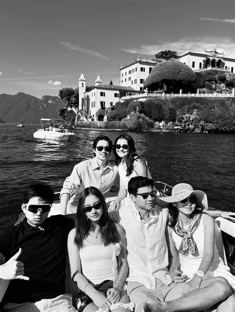 7 Potret Kedekatan Amanda Rawles Dan Keluarga Kekasih Sering Liburan Bareng Hot