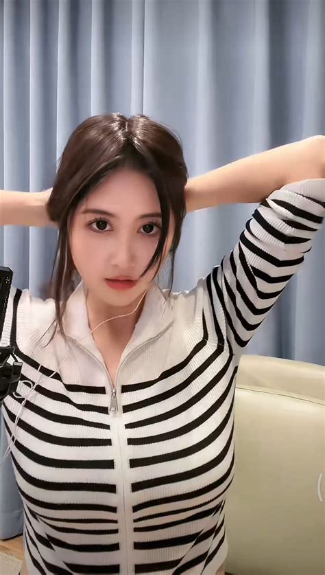 Asian Sirens · Ye Kaiwei