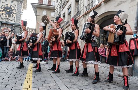 Les Arts Jentends Qui A Volé Les Costumes De La Troupe Les Rustines De Lange Bientôt à Argentan