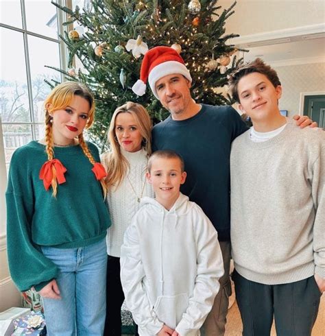 Beautiful Photos Of Reese Witherspoon And Her Lookalike Daughter
