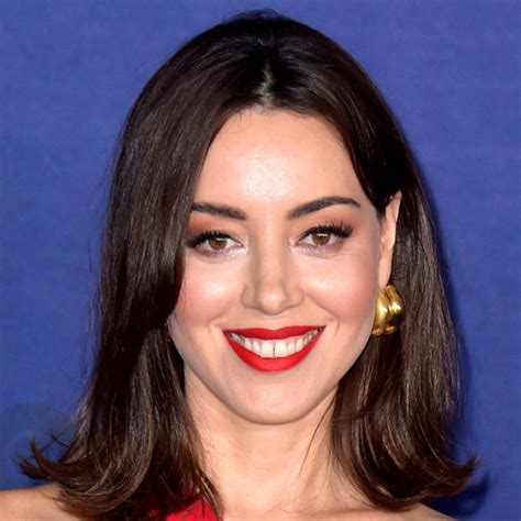 Aubrey Plaza Aubrey Plazas Blue Eyeliner At The La Film