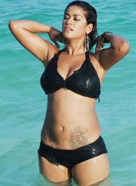 Mumaith Khan Photos Hd Latest Images Pictures Stills Of Mumaith Khan Filmibeat