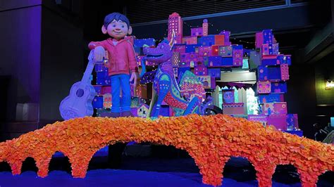 Una Celebración Tradicional Con Un Toque Latino Y El Colorido De La