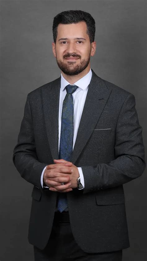 دکتر میلاد محمدی جراح دندانپزشک و ایمپلنتولوژیست