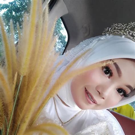 Melan Apri Yanti Melanay • Threads Say More