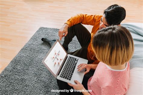 Premium PSD Couple Using Laptop