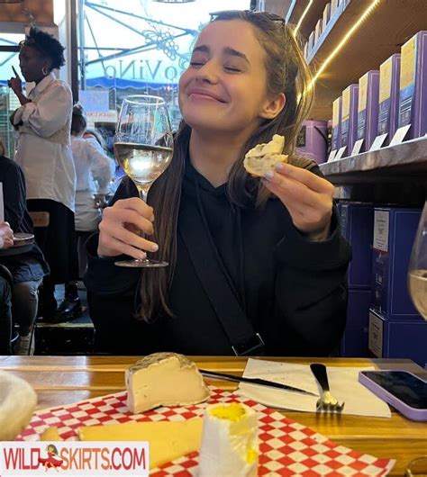 16 Hot Photos By Holly Earl Known As Earlisthename