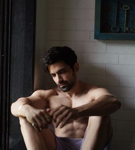 Arjit Taneja Goes Shirtless And Says ‘live And Learn Karan Johar Goes