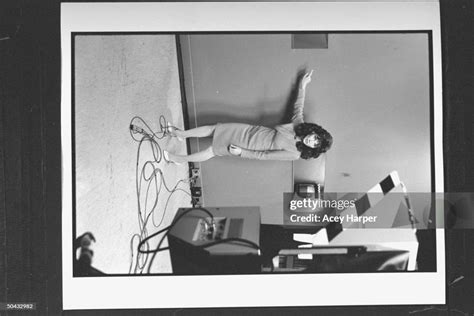 Cnn Weatherwoman Valerie Voss Pointing At Wall Behind Her Which Is Of