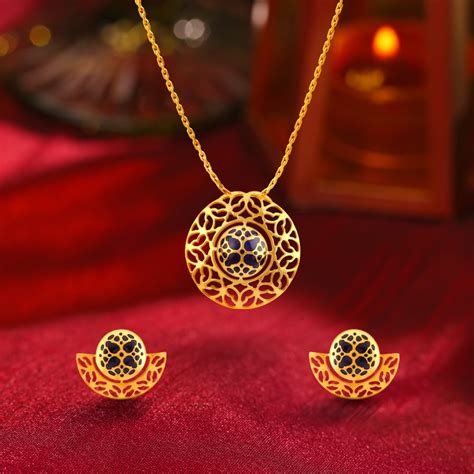 Buy Artistic Gold Pendant Set At Best Price Tanishq Us
