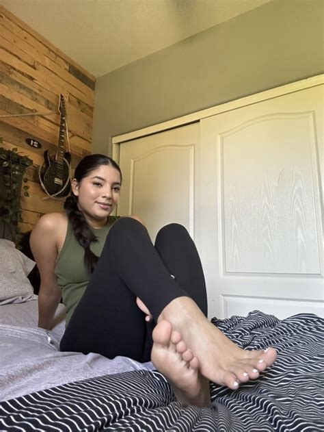 White Toes Are My Go To 🎀 Rwhitetoes