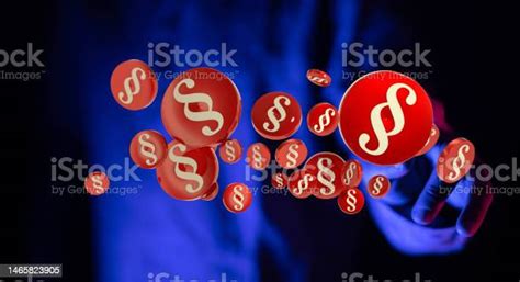 보라색 조명 손 배경이 있는 빨간색 책상에 법과 정의 기호의 3d 렌더링 3차원 형태에 대한 스톡 사진 및 기타 이미지 3차원 형태 개념 개념과 주제 Istock