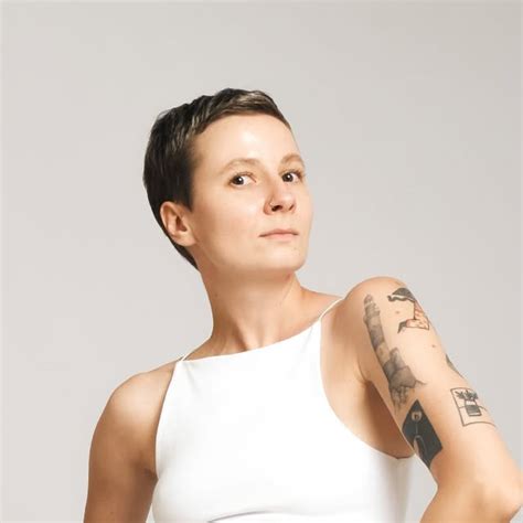 свой первый в жизни сеанс у психолога я почти полностью проплакала не то чтобы я пришла с какой