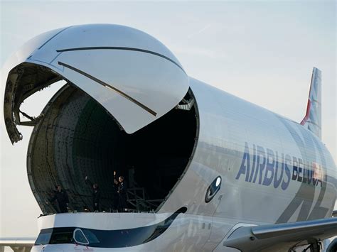 Beluga Xl Das Neue Mammut Frachtflugzeug Von Airbus Business Insider