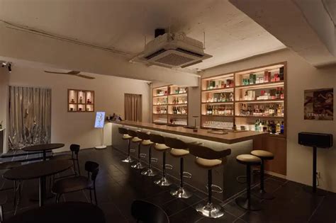 우드톤 빈티지한 내부 모던빈티지 20평 바 인테리어 성동구 성수동