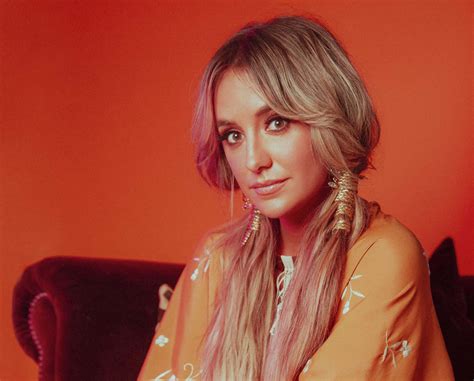 100 Lainey Wilson Wallpapers