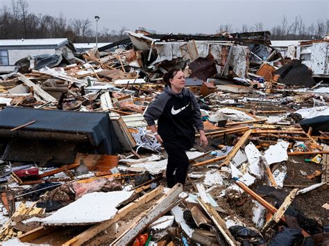Tornado Outbreak Live Updates 40 Dead In Cross Country Storm System