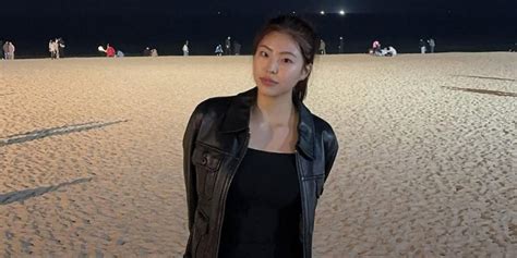 이나현 올블랙 스타일링으로 시크美 폭발 K스타패션