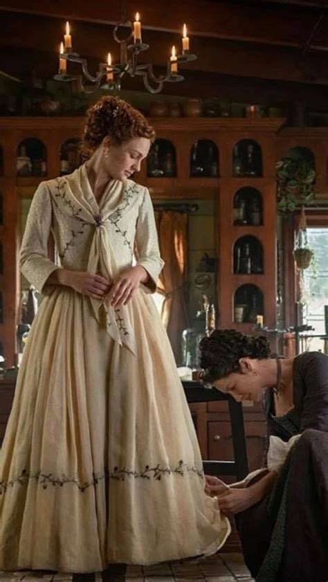 Claire Frazer And Bree Randall Outlander Novel Outlander Costumes