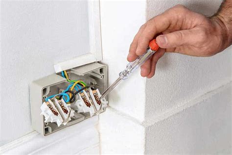 Voltage Tester Vs Multimeter