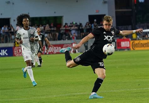 Goff New Us Citizen Julian Gressel Earns First Usmnt Call Up Rdcunited