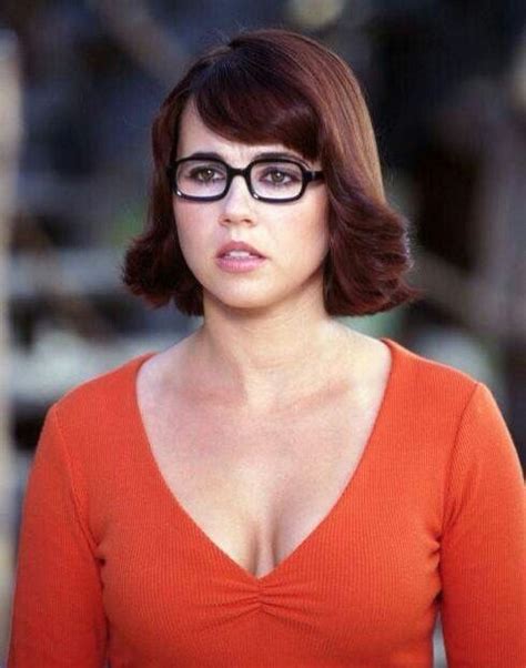 Beauty Linda Cardellini As Velma Rlindacardellini