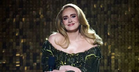 Adele Interrumpe Su Concierto Por La Final Femenina Escenario