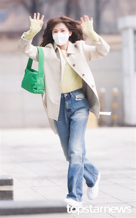 [hd포토] 레드벨벳 Red Velvet 웬디 멍뭉이처럼 뛰어오는 와니 웬디의 영스트리트 출근길 네이트 연예