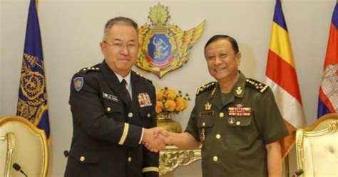 នាយឧត្តមសេនីយ៍ នាង ផាត អនុញ្ញាតឱ្យមេបញ្ជាការកងកម្លាំងស្វ័យការពារជើងគោកជប៉ុន ចូលជួបសម្តែងការគួរសម