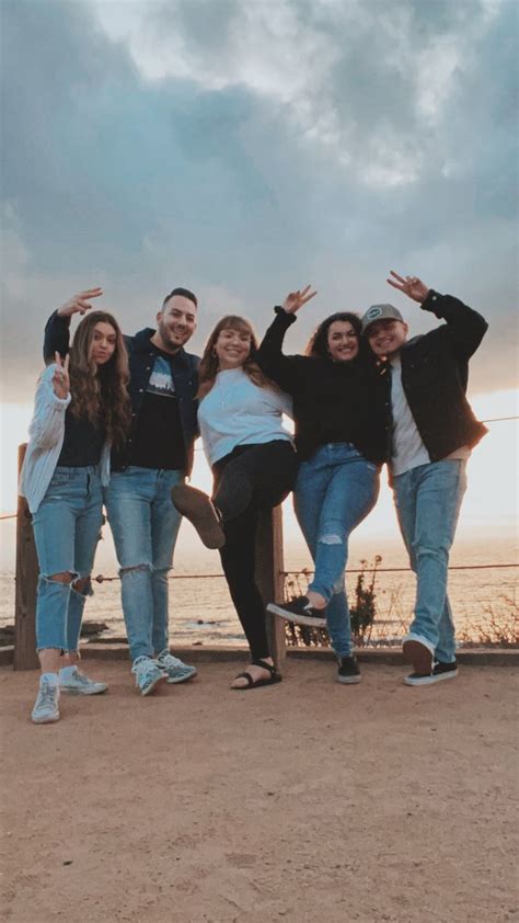 Friends Aesthetic Group Photo Beach 2020 Friend Group Group Photo
