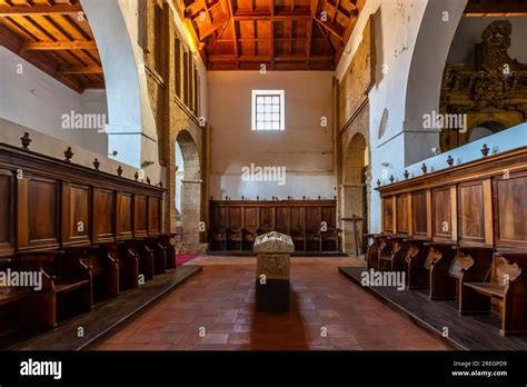 Intérieur De Léglise San Tirso Léglise A été Construite Au 12 ème