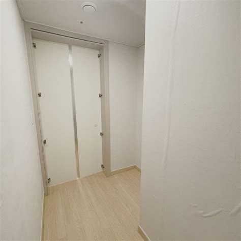 인테리어와 집수리 전문가 L 에이스 인테리어 팬트리 공간 도배입니다 팬트리를 공사하고 도배를 했습니다 도배는 금방 하고