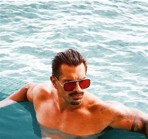 Karan Singh Grovers Hot Pictures From The Maldives Will Make You Sweat