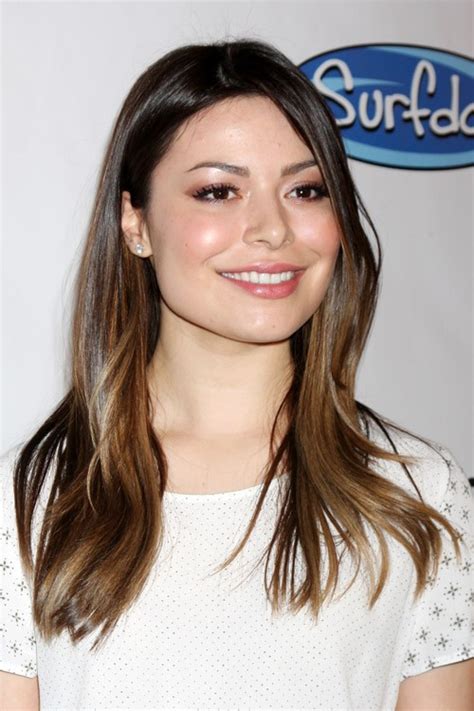 Miranda Cosgrove S Hairstyles Hair Colors Steal Her Style