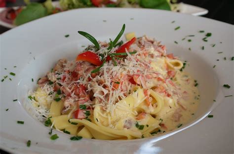 무료 이미지 요리 식품 생기게 하다 야채 먹다 파스타 쿡 국수 스파게티 탄수화물 상식 이탈리아 음식 Tagliatelle 카르 보 나라 유럽