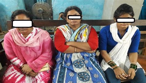 ফাঁকা বাড়িতে রোজই আসত অচেনা লোকেরা মধুচক্র চালাতে গিয়ে ধরা পড়লেন