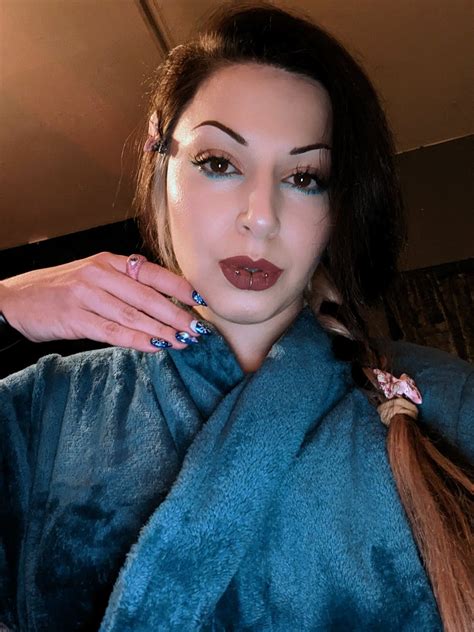 Miss Isobel Devi On Twitter The Face Of A Woman Who Is Not Bothered By The Mess Spiked Heels