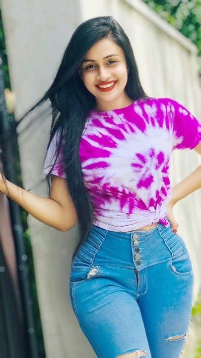 ඇයි මේ හැමෝටම මෙයාගේ උකුළ ගැන හොයන්නේ එයා ලස්සන ටීචර් කෙනෙක් 😋🥳