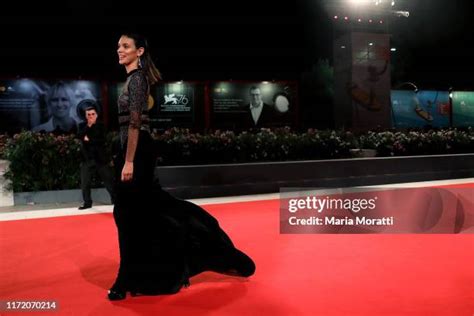 860 Laysla De Oliveira Photos And High Res Pictures Getty Images