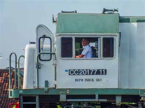 Cc201 77 11 Sdt Di 2025 Perjalanan Kereta Api Penyimpanan Foto Kereta