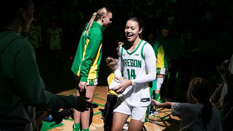 Ducks Dominate Army With Strong Inside Game Force 24 Turnovers In 80