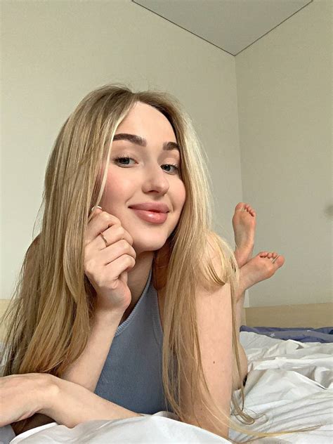 Imagine To Be Behind R Thepose