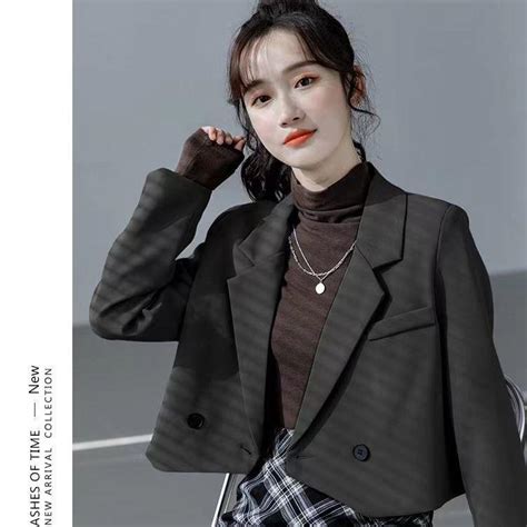 Stylish And Comfortable Autumn And Spring Short Blazer Jacket For Women