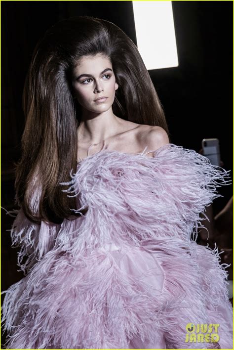Kaia Gerber Walks Valentino Runway With Giant Hair Photo 4110826