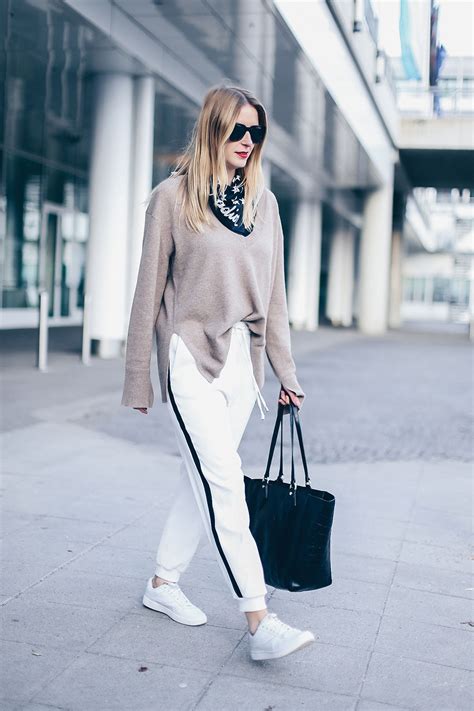 Der Athleisure Modetrend Im Jogger Ins Office Lifestyle Blog Und Karriere Blog Aus Österreich