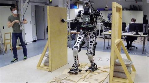 Robots Are Learning To Move Using Multi Contact Locomotion