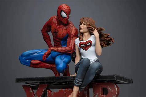 Spider Man Mj Statue