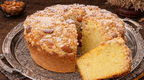 Домашен ванилов кекс с мляко и бадемова коричка