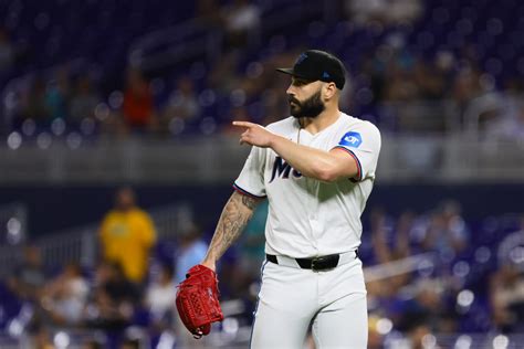 Padres To Acquire Tanner Scott Bryan Hoeing Mlb Trade Rumors